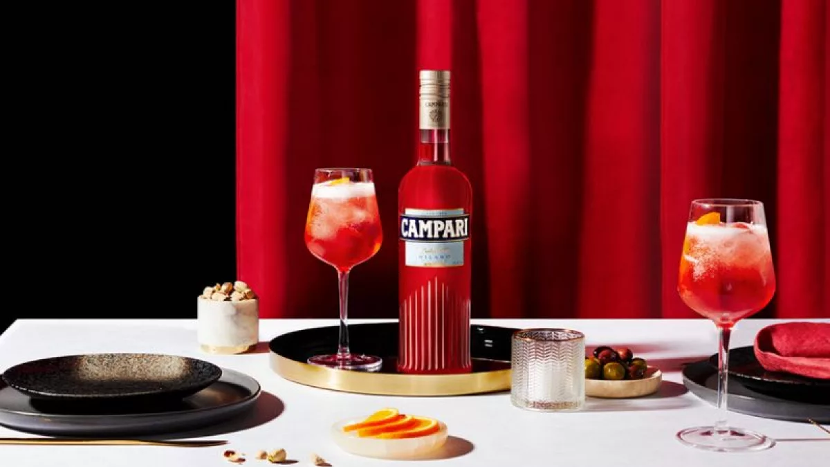 Campari revela una nueva botella inspirada en su ciudad de origen ...